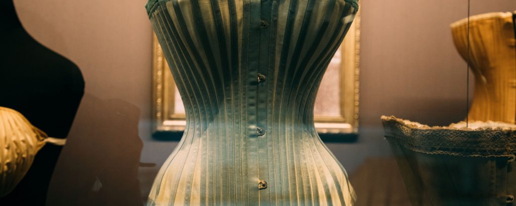 How we are programmed to believe that beauty is pain – Sip of Culture